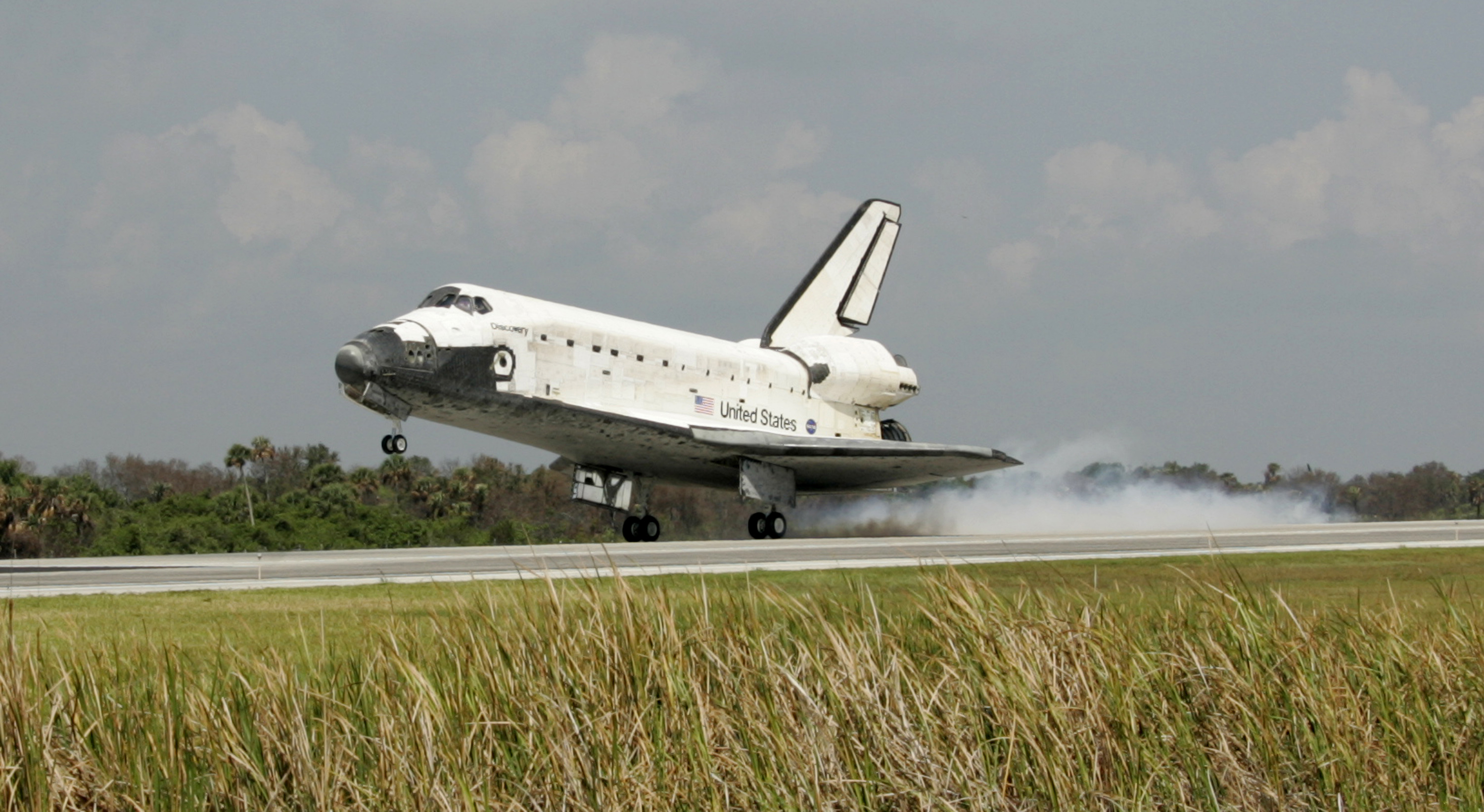Discovery crew glad to be back on ground | News, Sports, Jobs ...